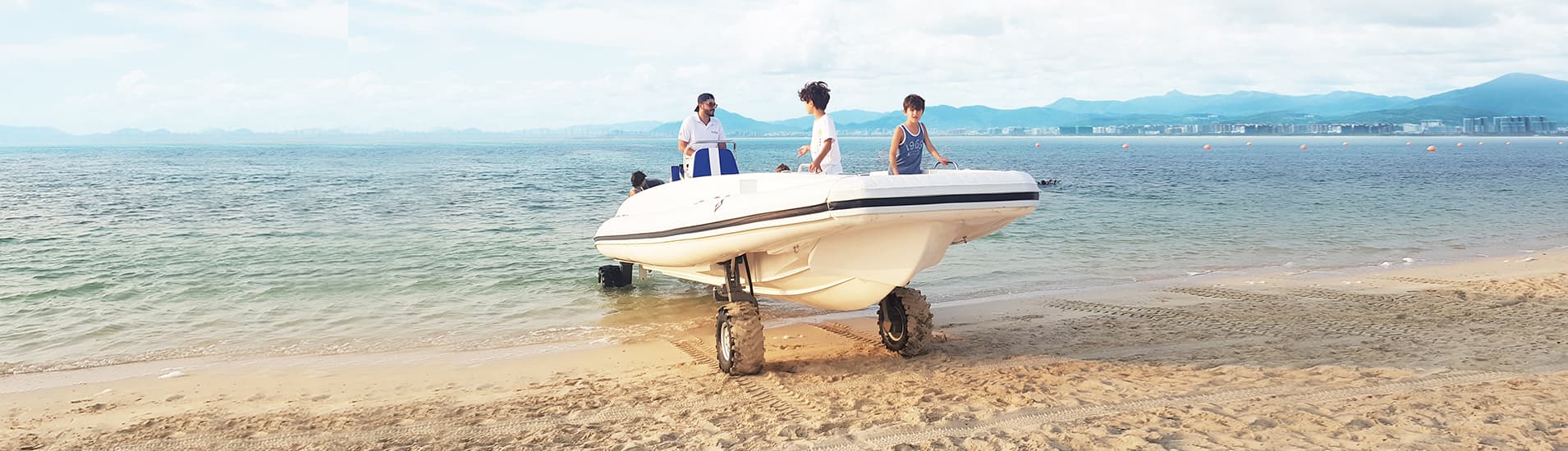 Amphibious Beachlander RIB 9.5m - Boat with wheels - RHIB